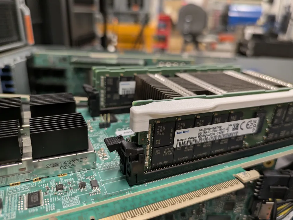 Thumb-Saver DIMM Installation Tool - Free 3D Print Model - MakerWorld