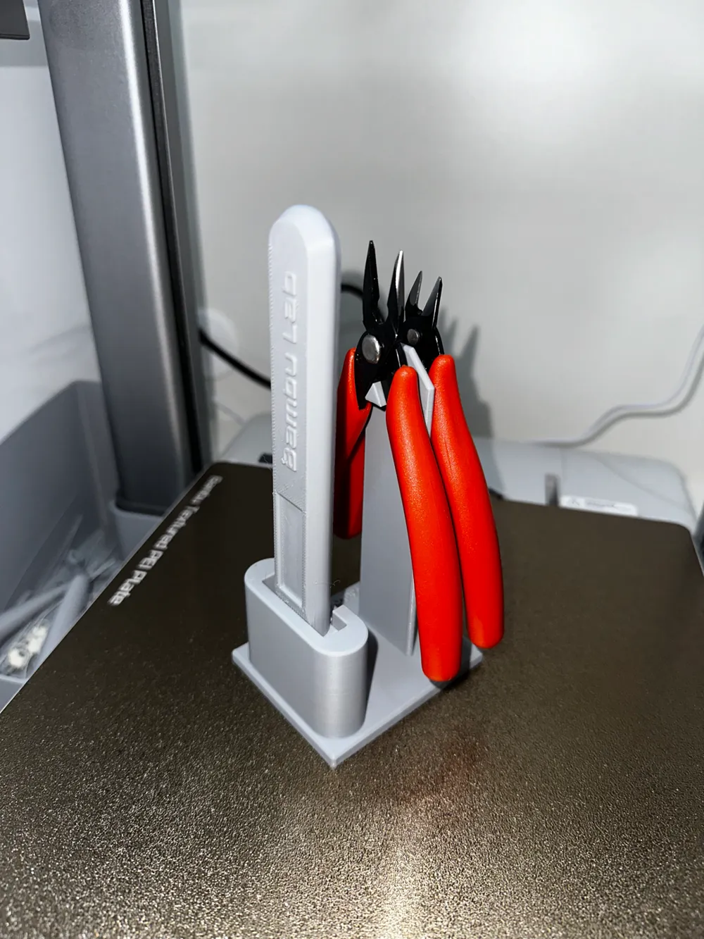 Pliers and Bambu scraper stand by Wilwaukee - MakerWorld