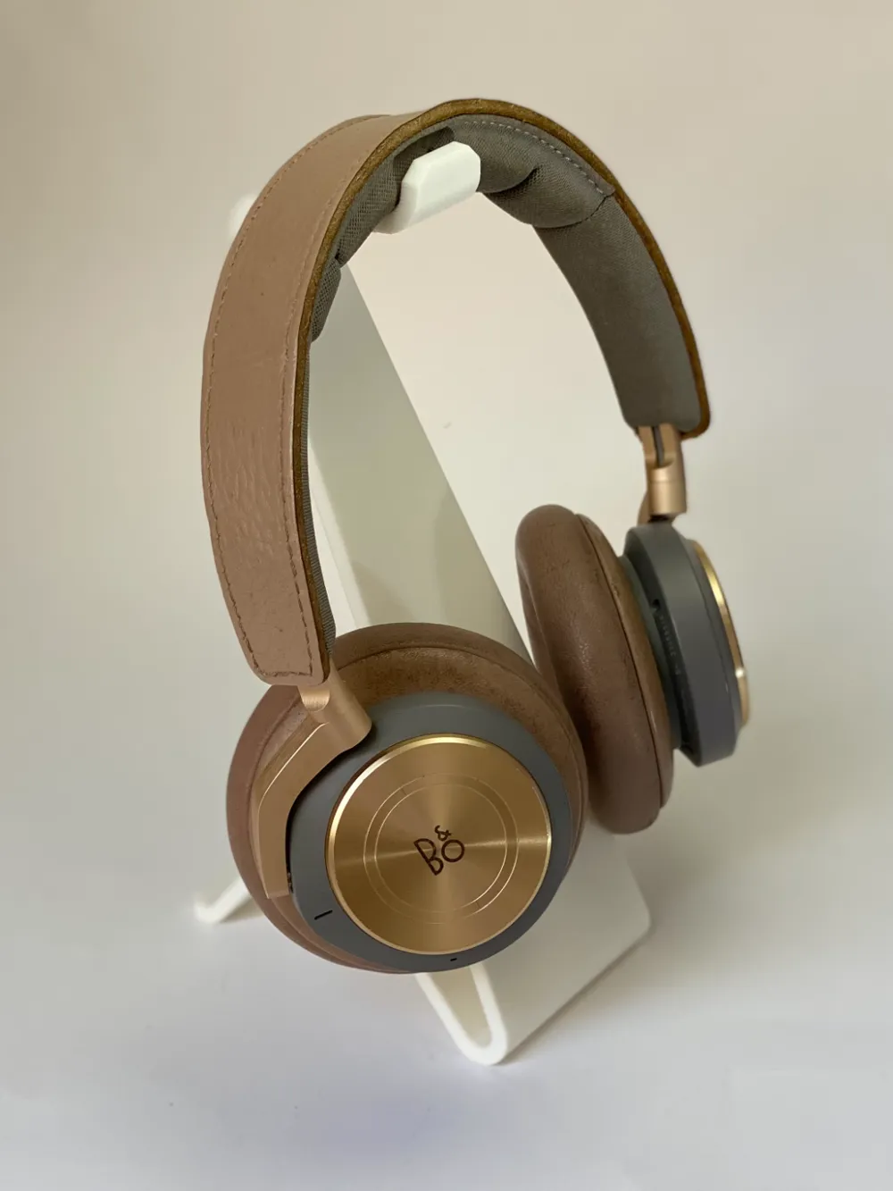 Simple Headphone Stand by NotKuro MakerWorld: Download Free 3D Models