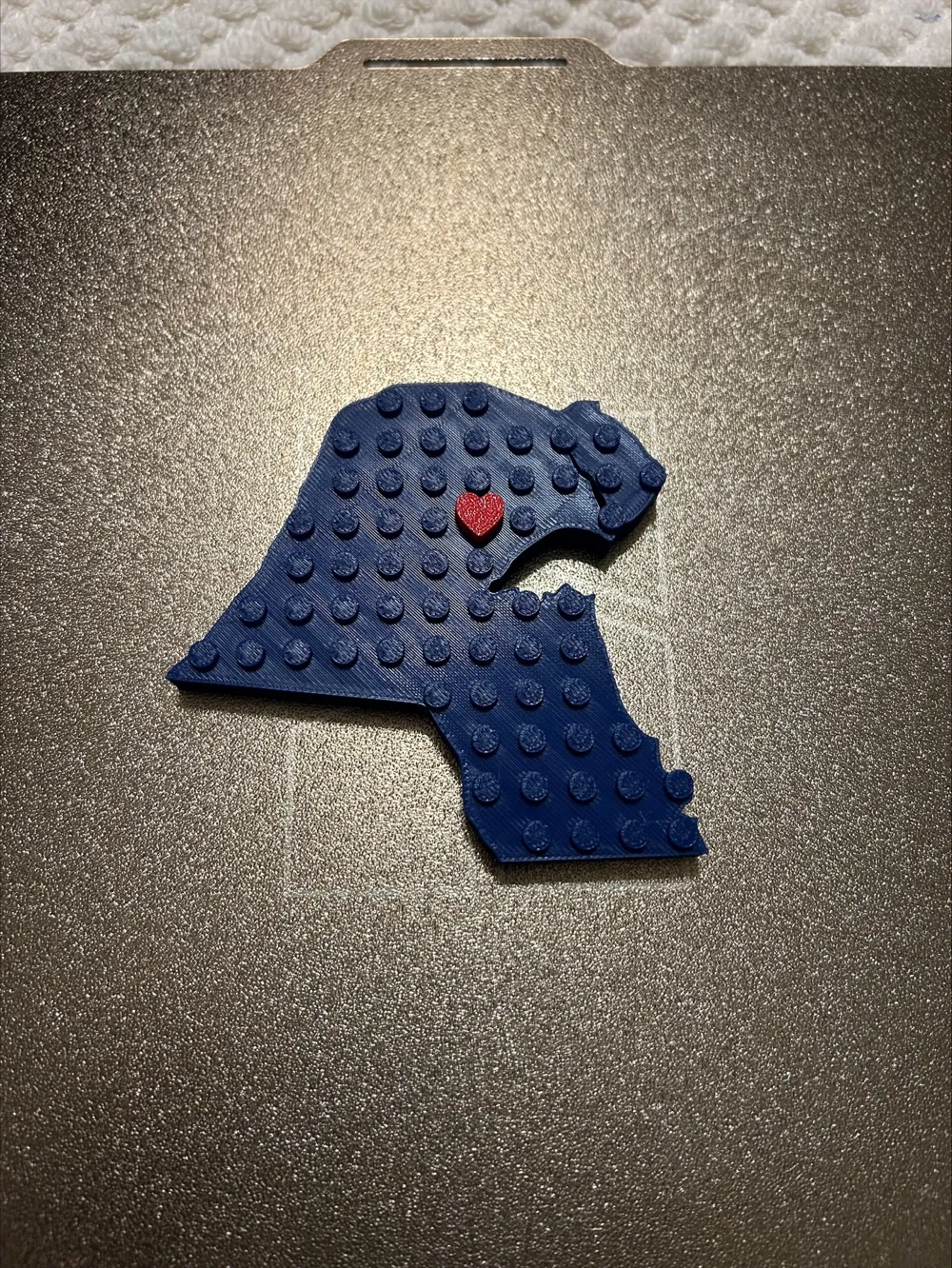 Legos Kuwait Magnet with moveable heart - Free 3D Print Model - MakerWorld