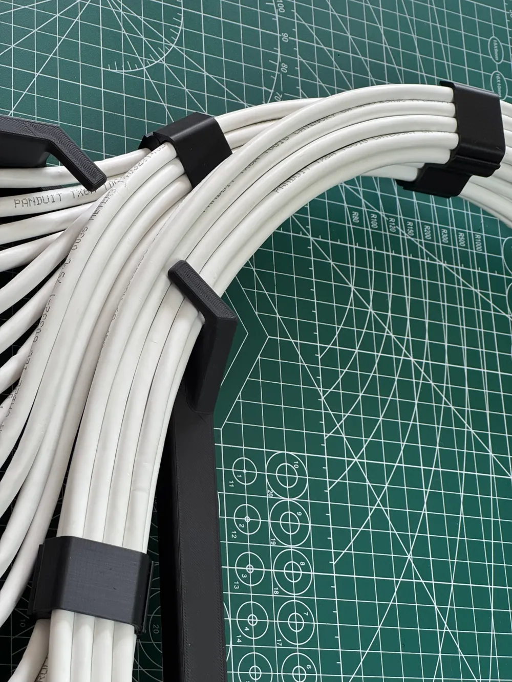24 Cable Ethernet Clamp by Pete MakerWorld: Download Free 3D Models