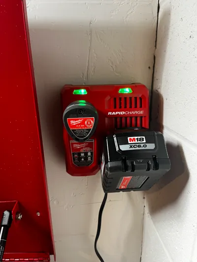 Milwaukee M18 Angled Triple Battery Mount Remixed by Entropy_172 ...