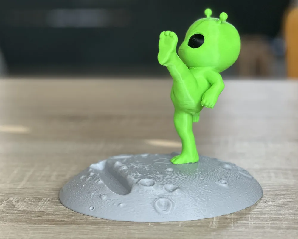 Alien phone holder - Free 3D Print Model - MakerWorld