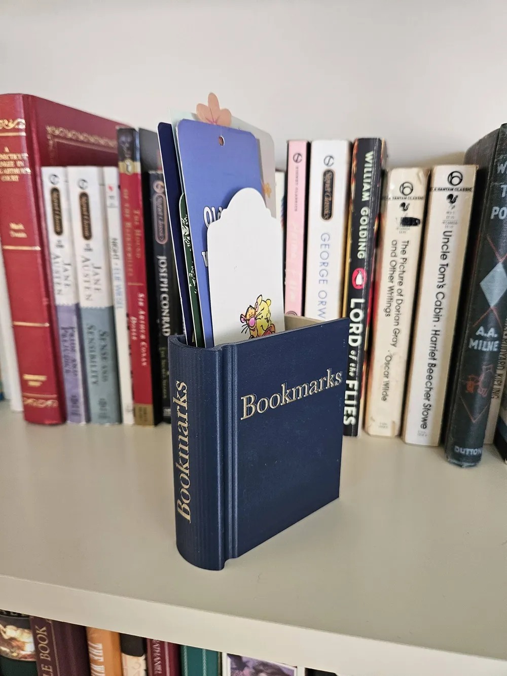 Book-Shaped Bookmarks Holder Remixed by CVDV MakerWorld: Download Free ...
