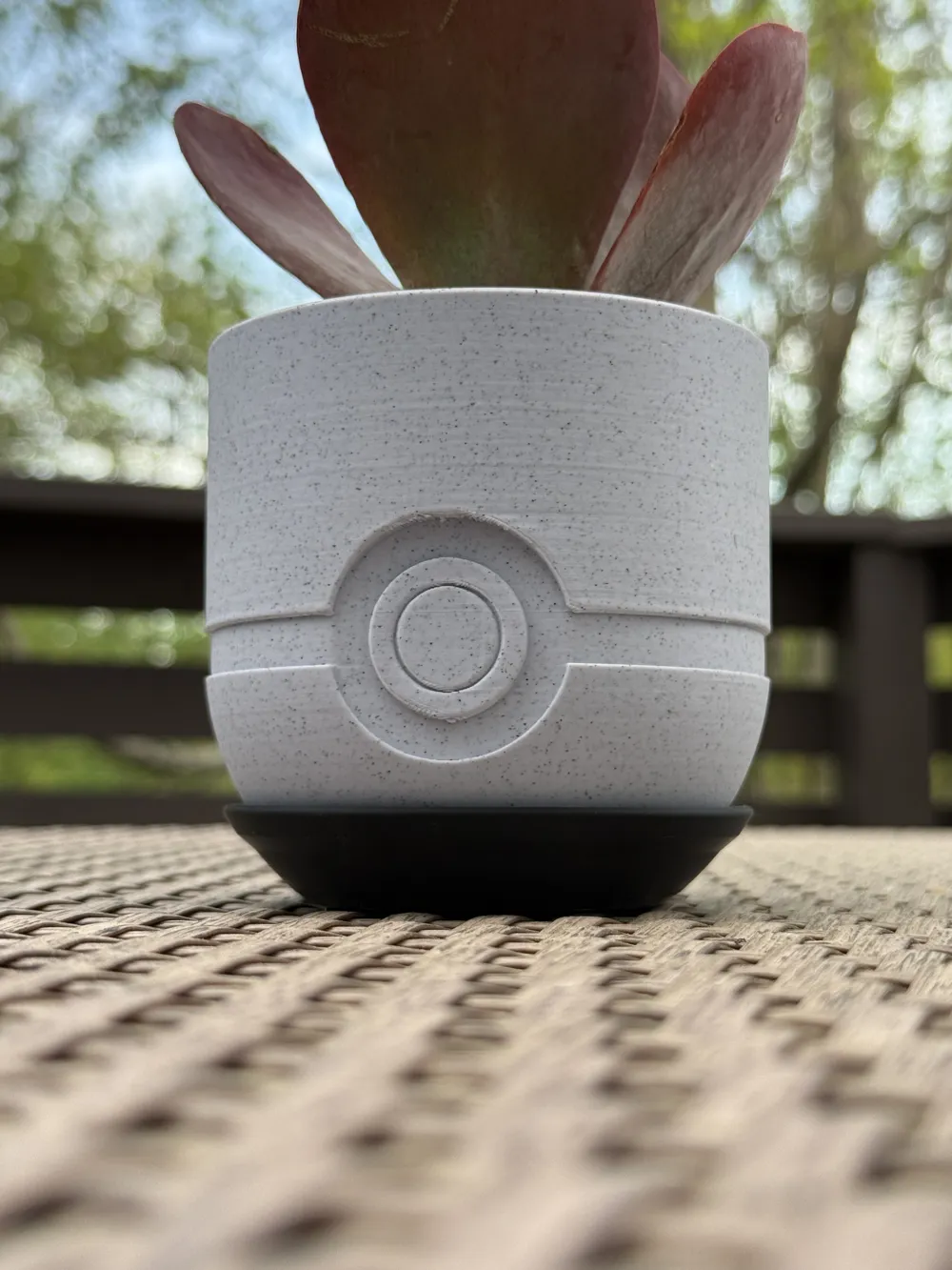 Pokeball-themed Planter by Hewstan MakerWorld: Download Free 3D Models