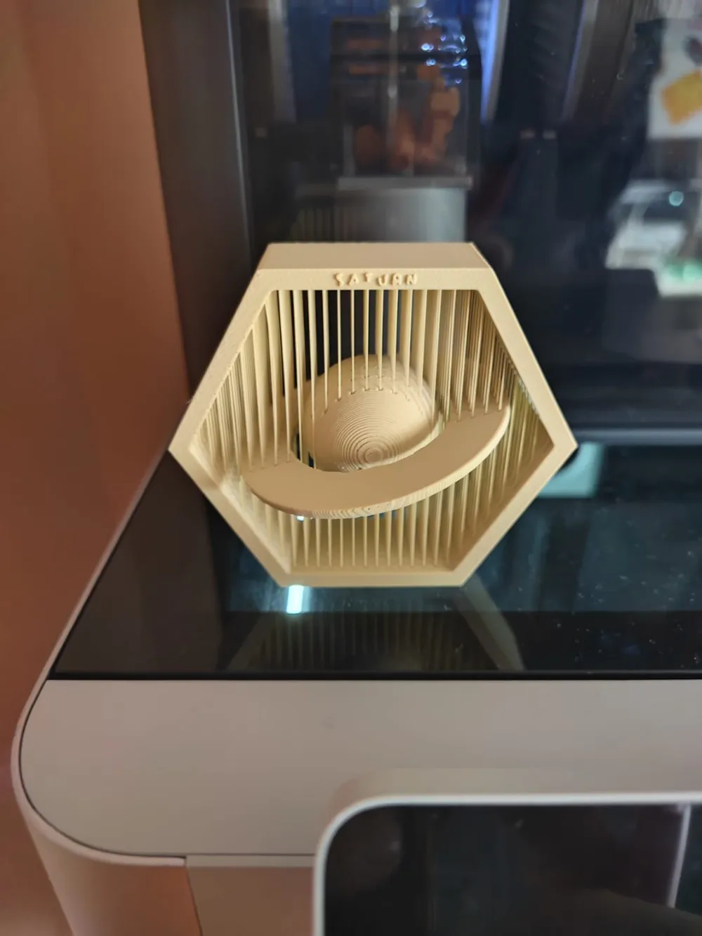 Flying Saturn by Mikri Solutions - MakerWorld