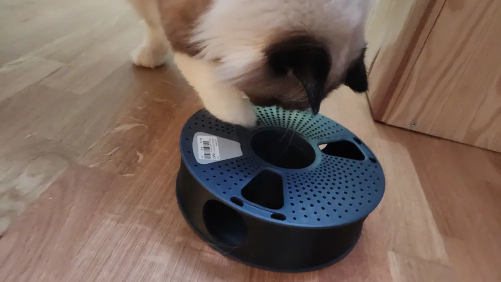 Cat treat activity toy from empty SUNLU spool V1 by T.H Made - MakerWorld