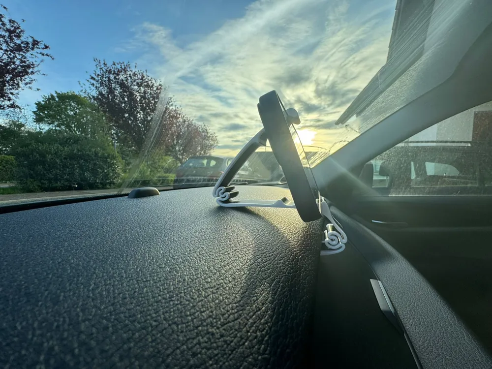 Cockpit Phone Holder Clip v1 - Free 3D Print Model - MakerWorld