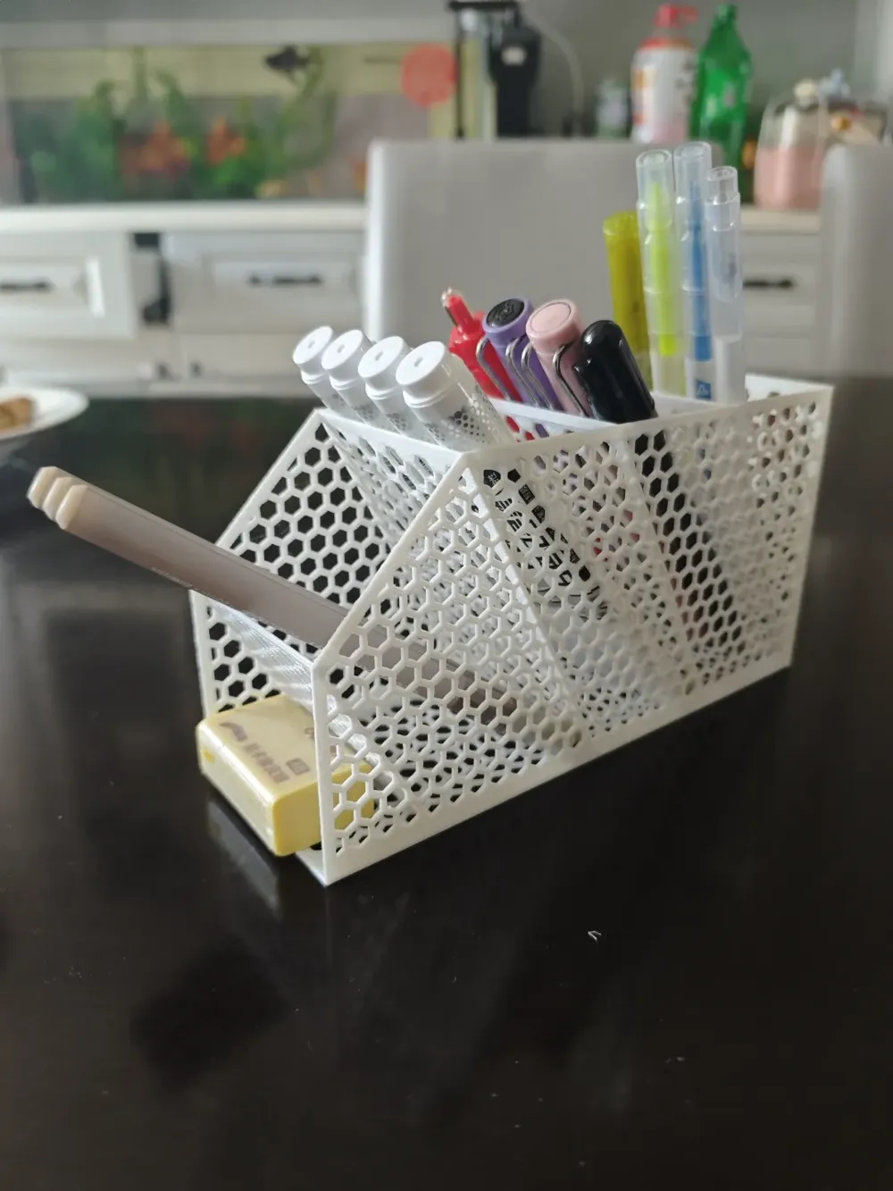 Ingenious Honeycomb Filament-Saving Pen Holder and Stand Angled Pen Cup ...