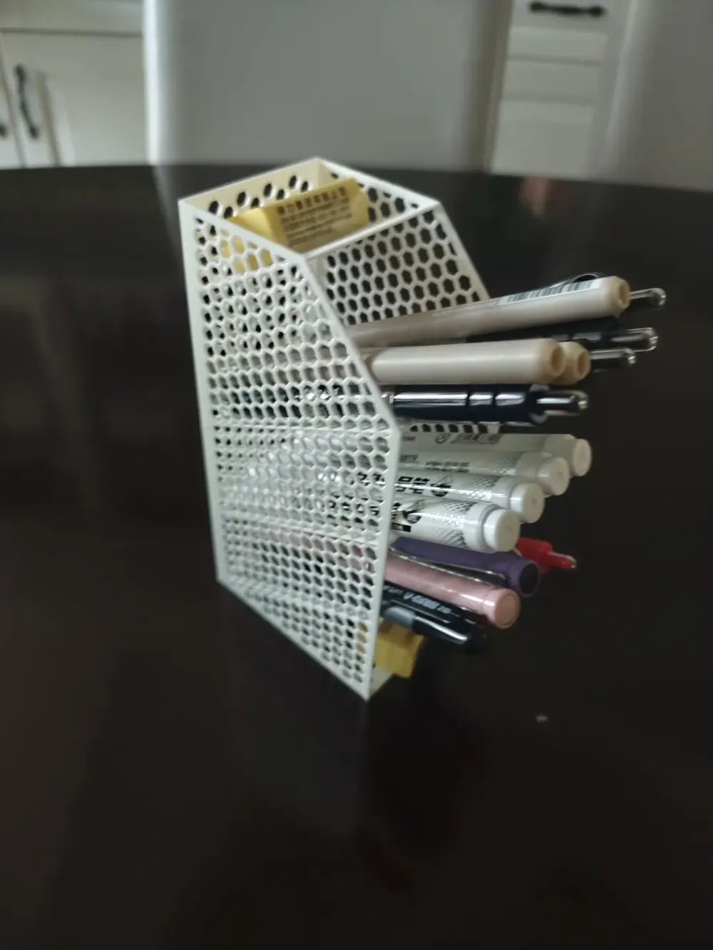 Ingenious Honeycomb Filament-Saving Pen Holder and Stand Angled Pen Cup ...