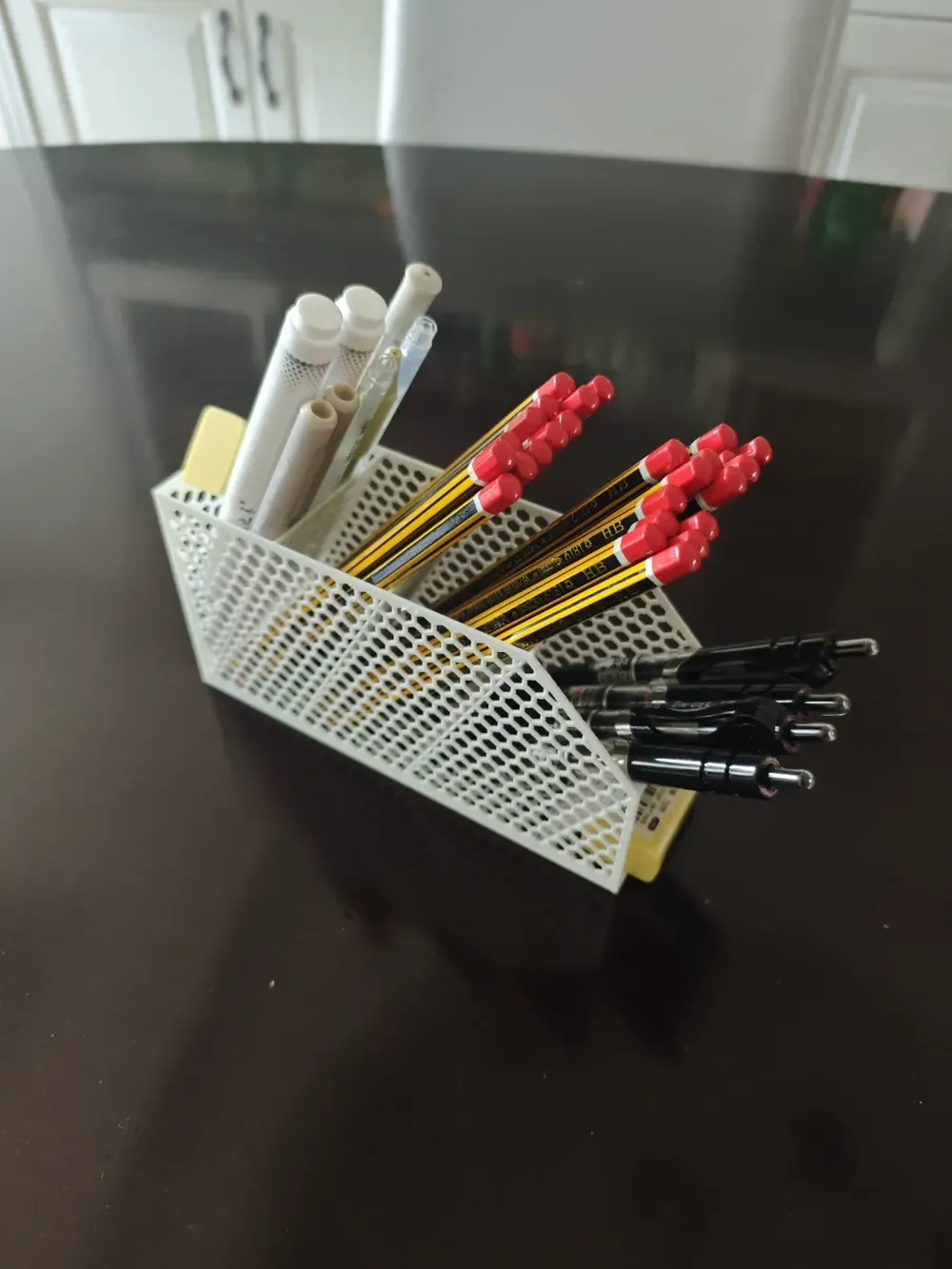 Ingenious Honeycomb Filament-Saving Pen Holder and Stand Angled Pen Cup ...