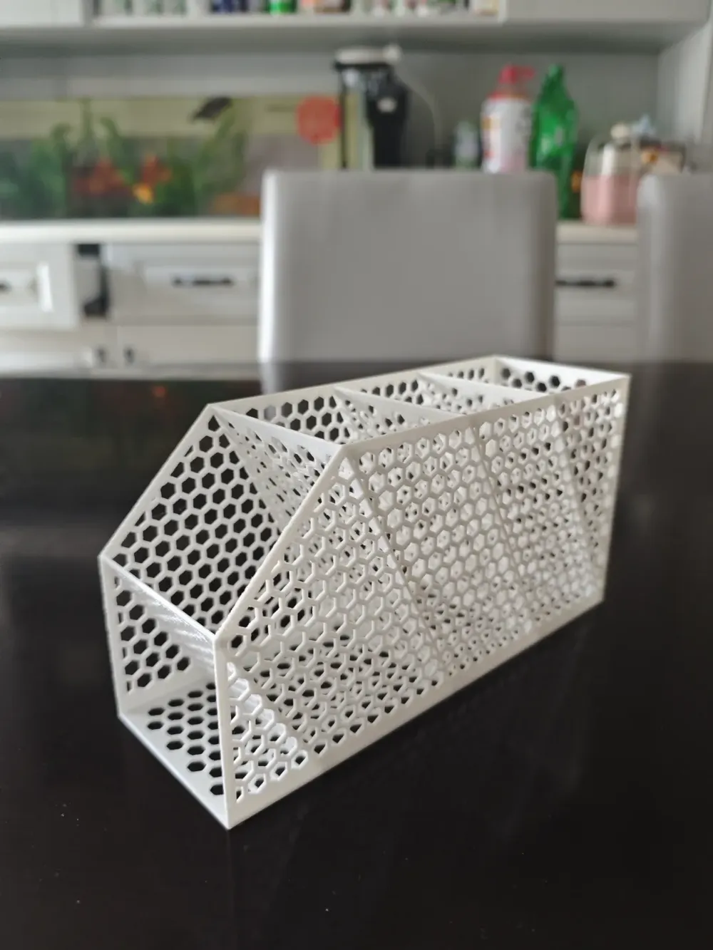 Ingenious Honeycomb Filament-Saving Pen Holder and Stand Angled Pen Cup ...