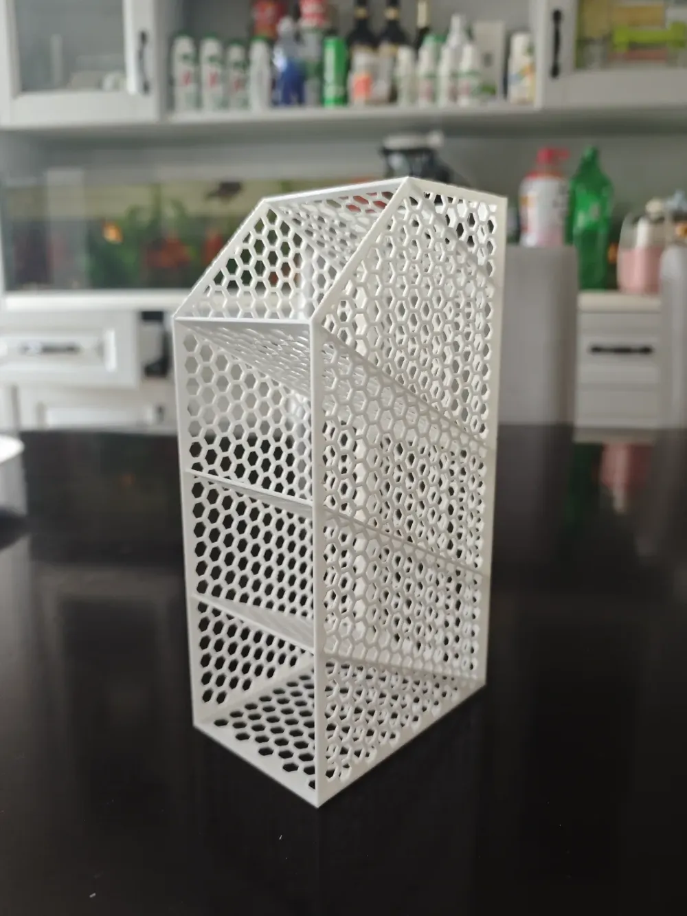 Ingenious Honeycomb Filament-Saving Pen Holder and Stand Angled Pen Cup ...