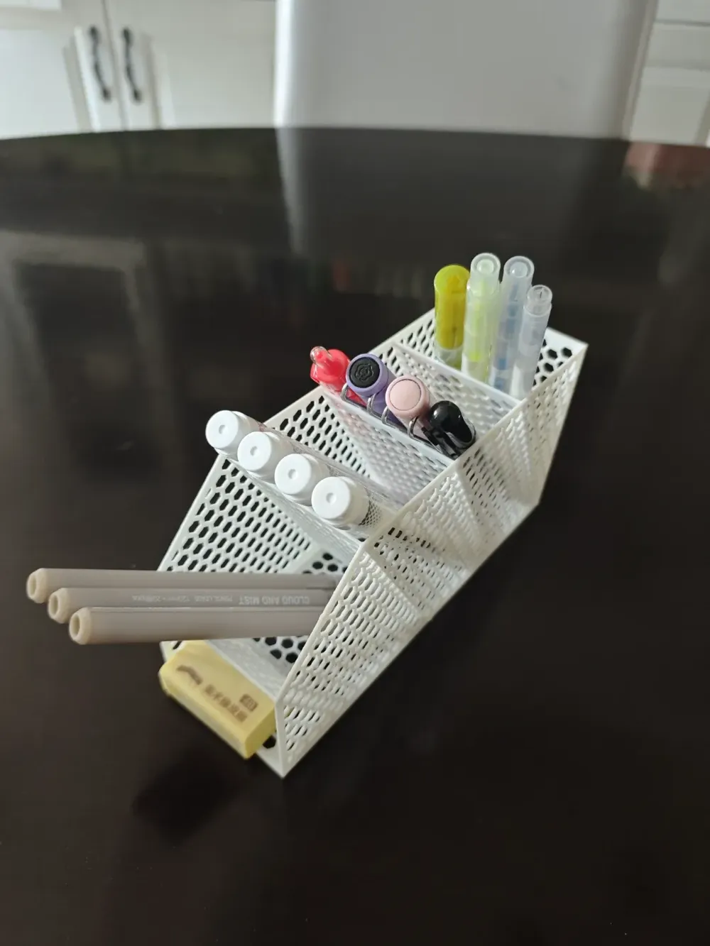 Ingenious Honeycomb Filament-Saving Pen Holder and Stand Angled Pen Cup ...
