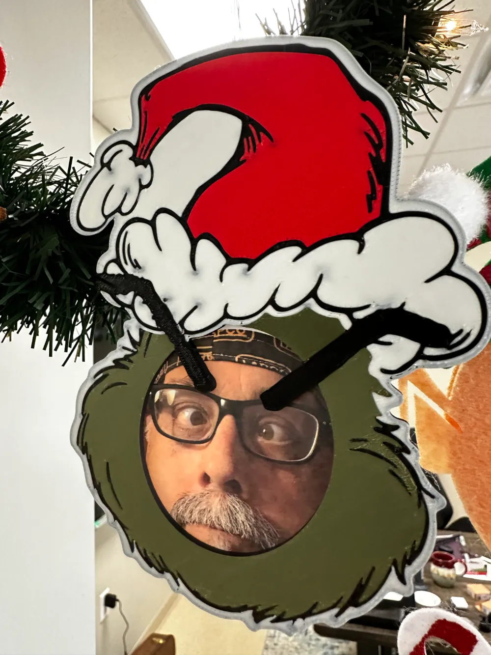 Grinch Ornament Frame by sulleyneal - MakerWorld