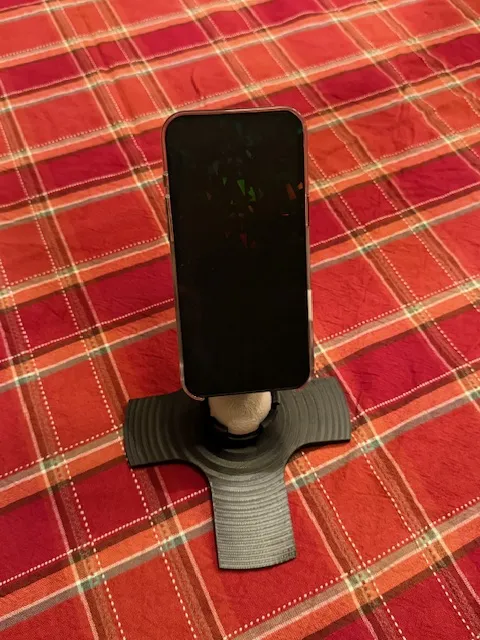 Adjustable Phone Holder - Free 3D Print Model - MakerWorld