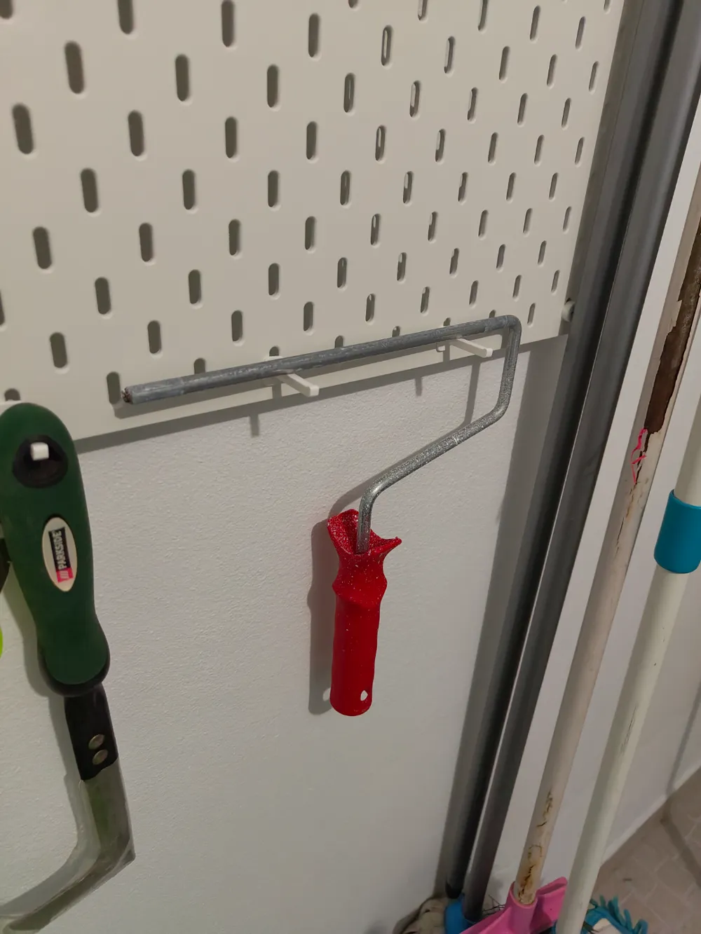 Skadis Multi-tool single peg holder by GB - MakerWorld
