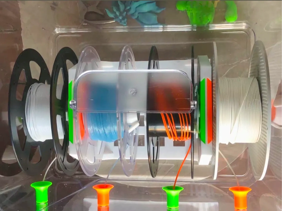 Pneumatic connector nut with integrated filament guide, compatible with ...