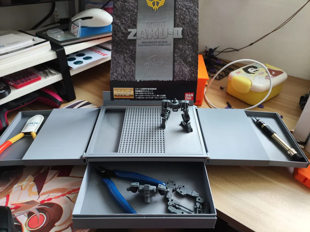 Mini model kit workstation by acebob1999 - MakerWorld