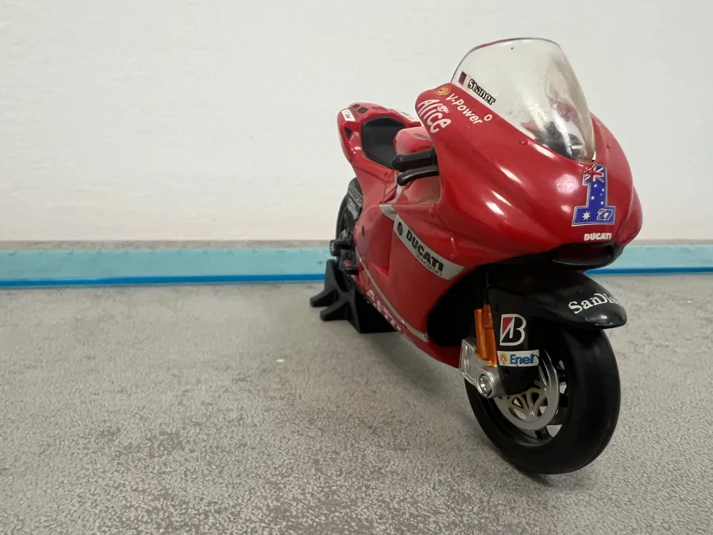 Maisto 1:18 motorcycle stand - Free 3D Print Model - MakerWorld