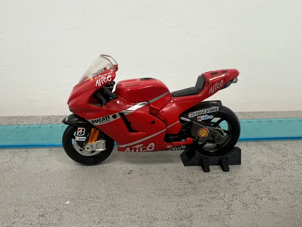 Maisto 1:18 motorcycle stand - Free 3D Print Model - MakerWorld