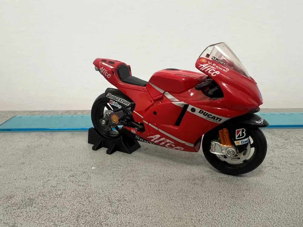 Maisto 1:18 motorcycle stand by Lep11 MakerWorld: Download Free 3D Models