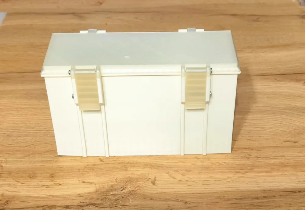 Practical closable box with clips by motorola2001 - MakerWorld