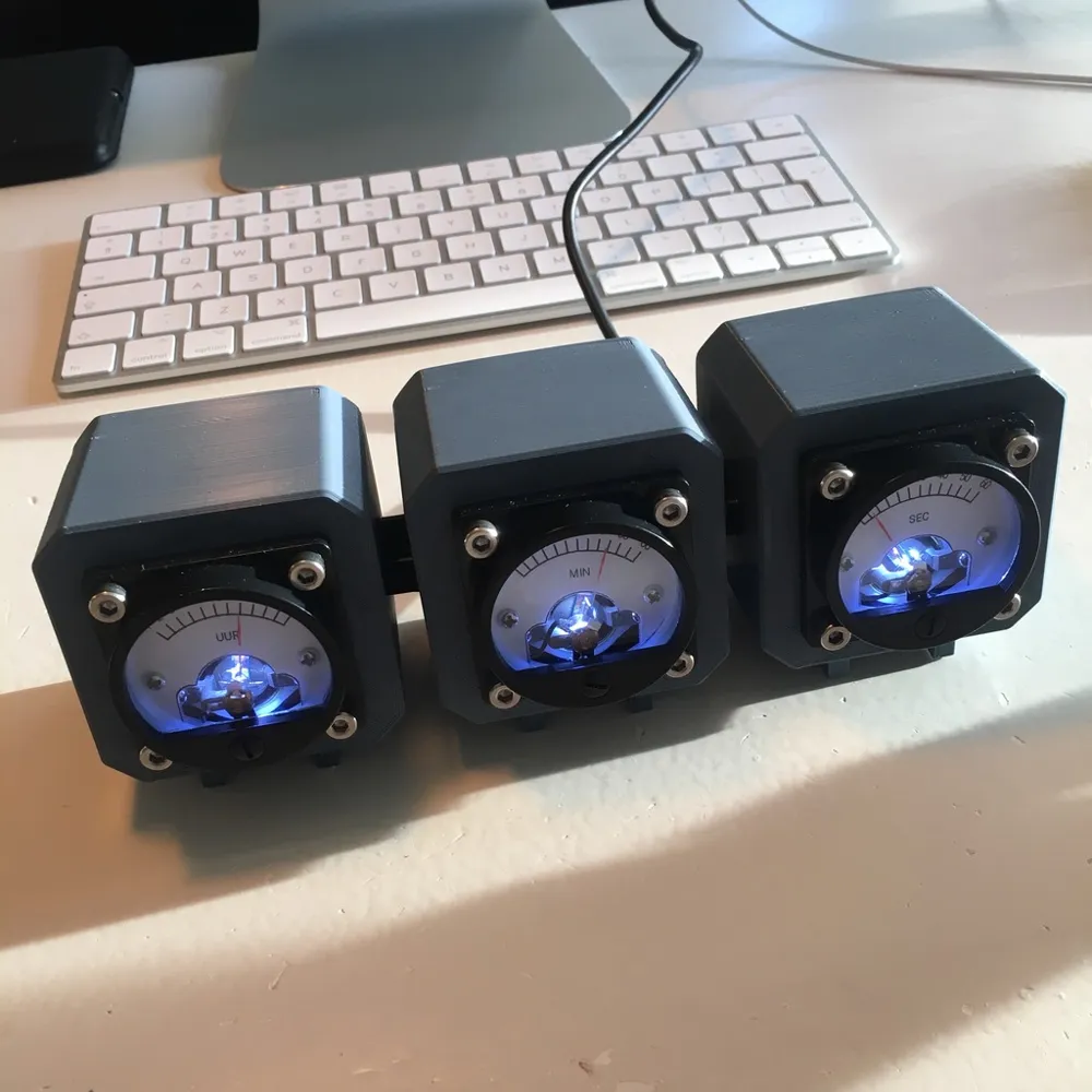 Analog Volt Meter Clock by Michael Teeuw - MakerWorld