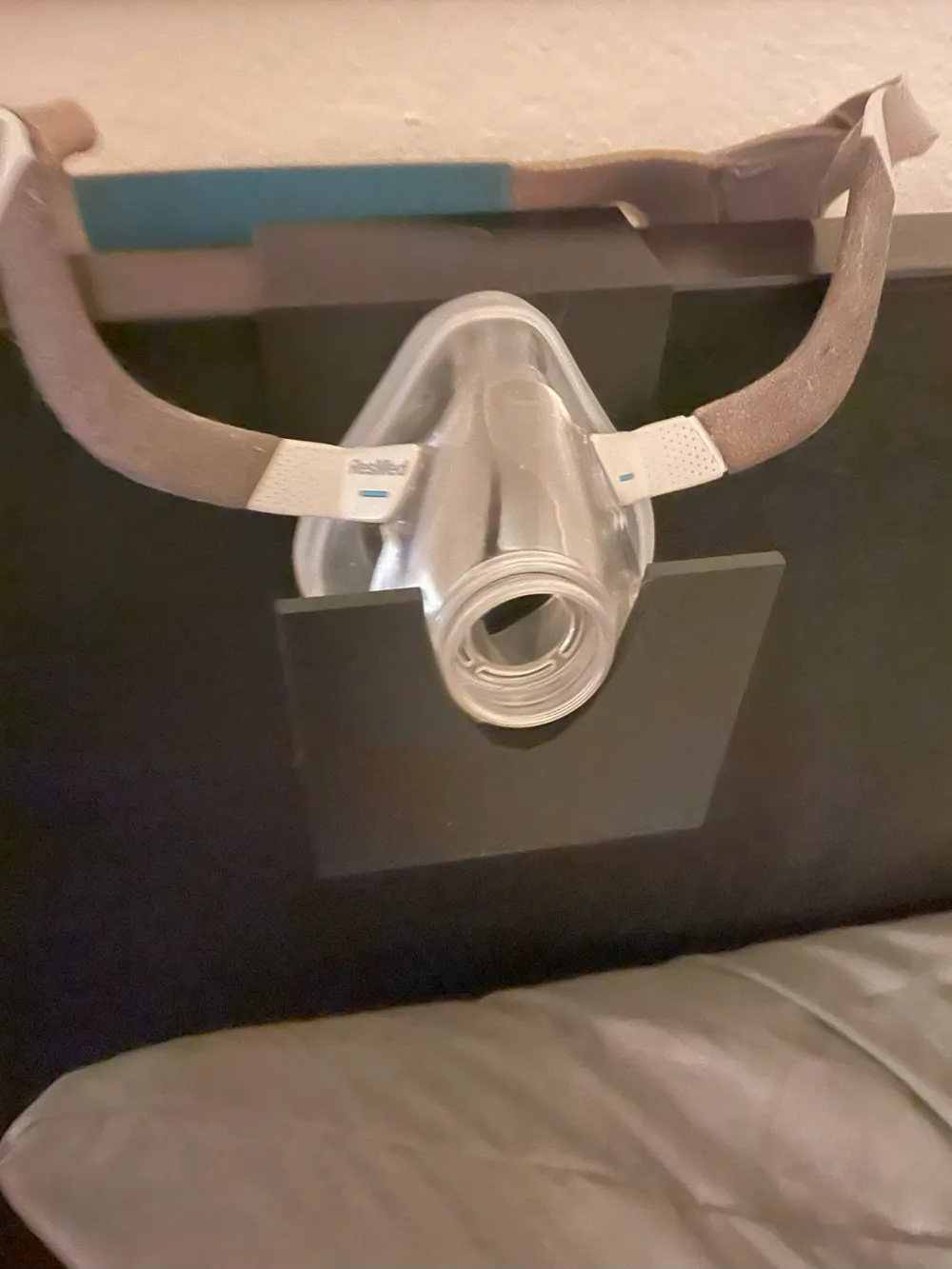CPAP headboard mask holder by Kreepa MakerWorld: Download Free 3D Models
