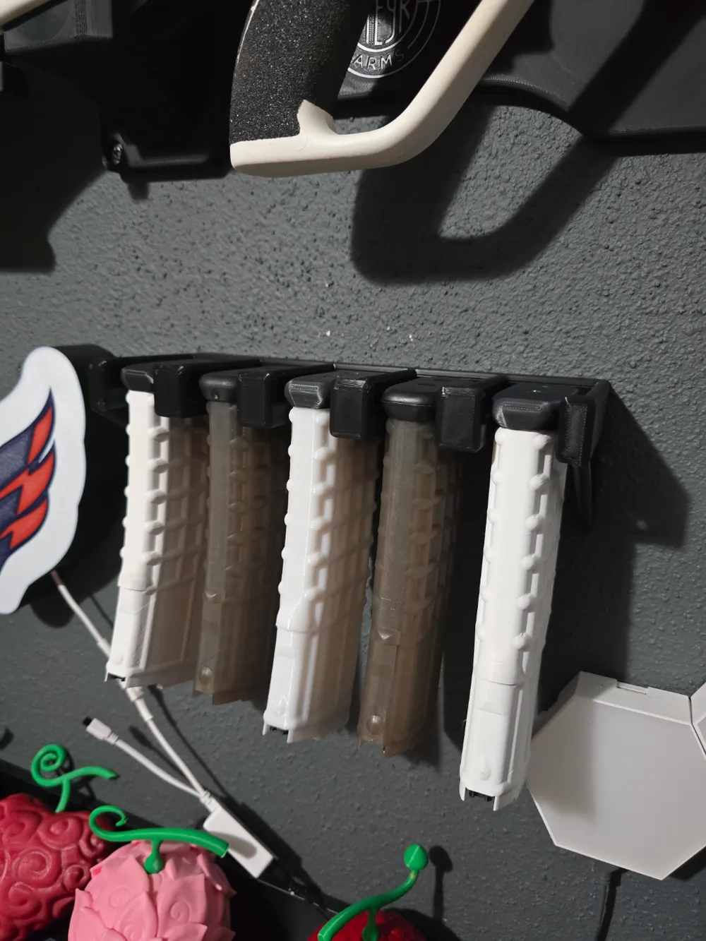 5 Magazine Steyr AUG Wall Mount by RocketGruntNick - MakerWorld