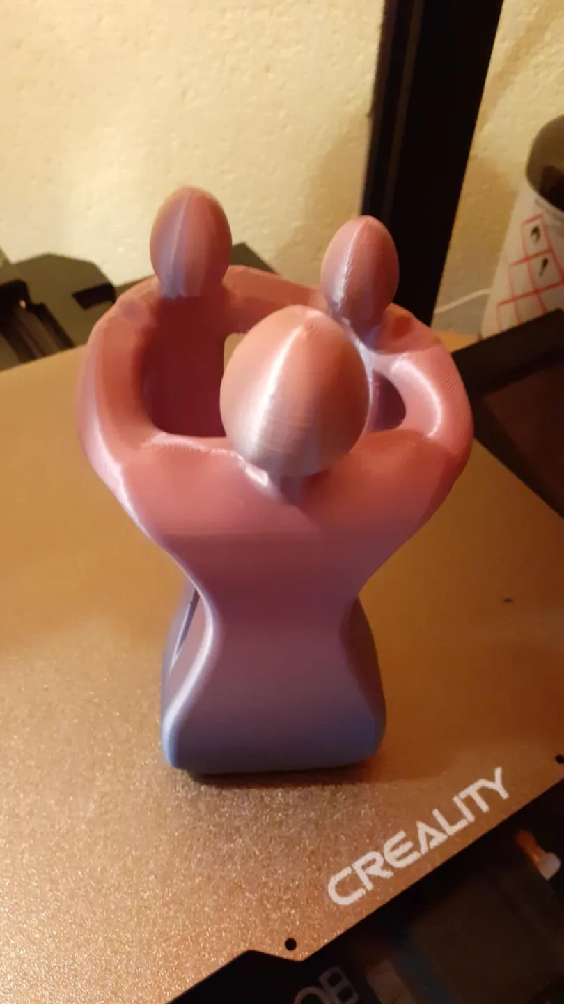 Sculpture of a mother with 2 children by Hutnik MakerWorld: Download Free 3D Models