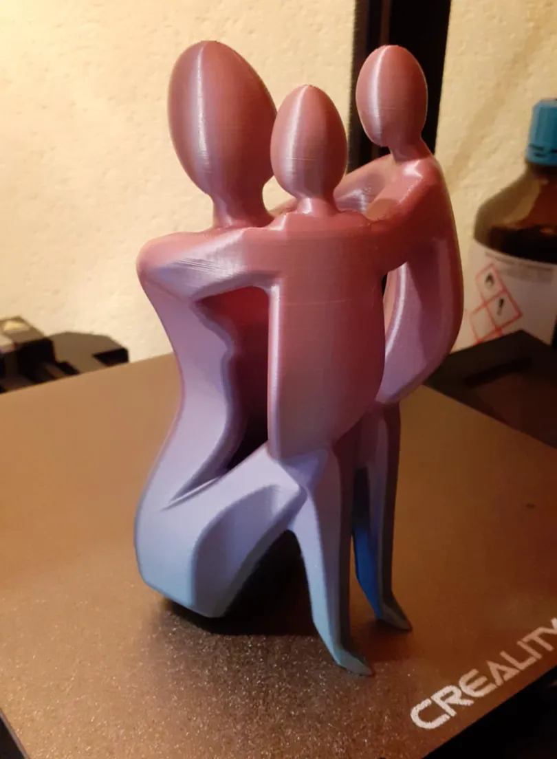 Sculpture of a mother with 2 children by Hutnik - MakerWorld