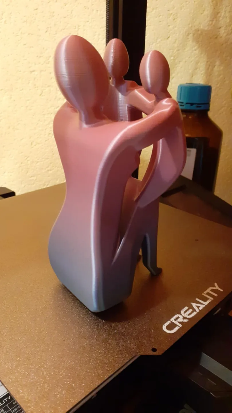 Sculpture of a mother with 2 children by Hutnik - MakerWorld