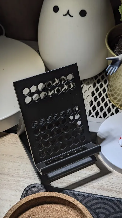 Hiby R4 - charge and listen stand by Pela and Nen - MakerWorld