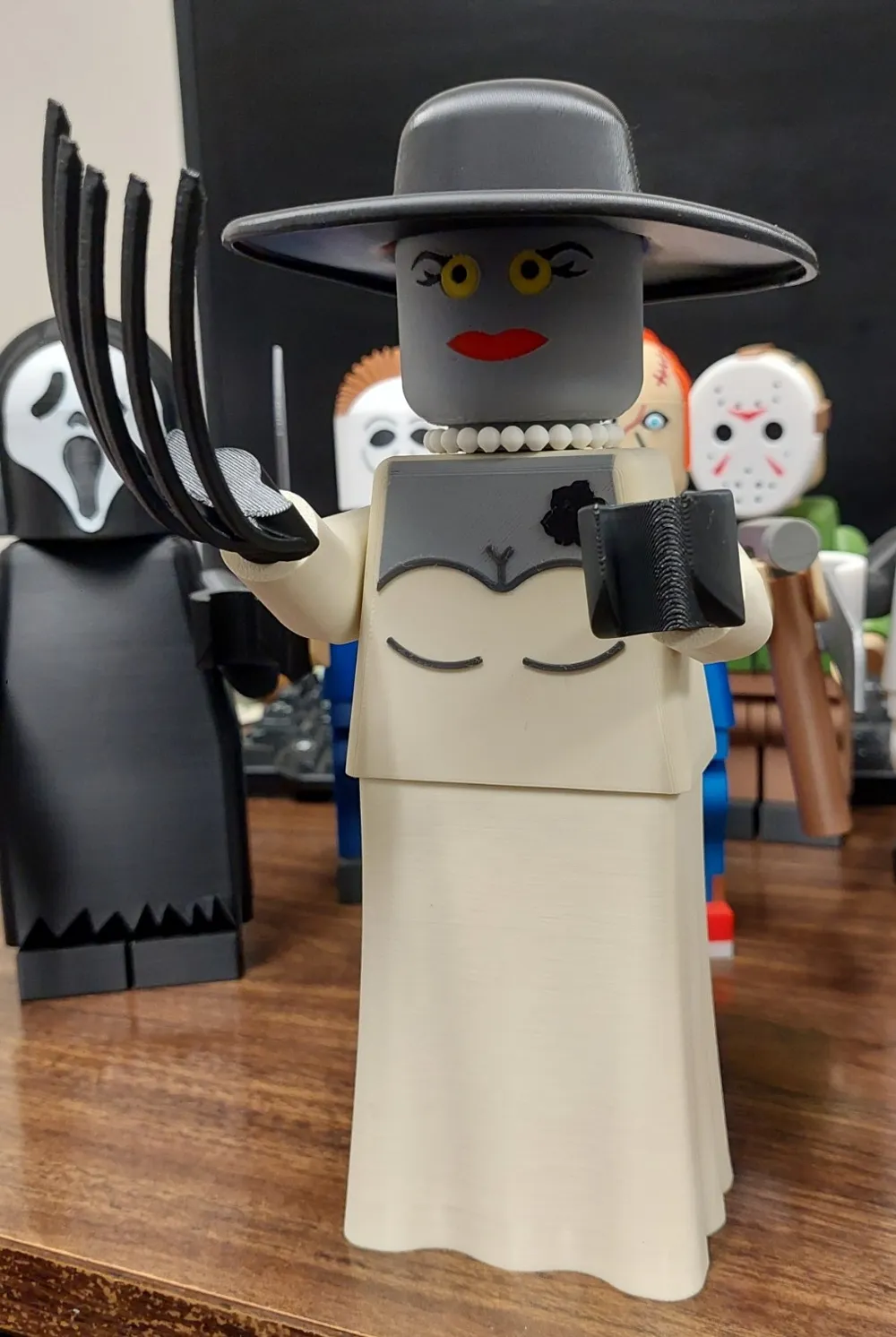 BIG BRICK Lady Dimitrescu by masterofall6 MakerWorld: Download Free 3D ...