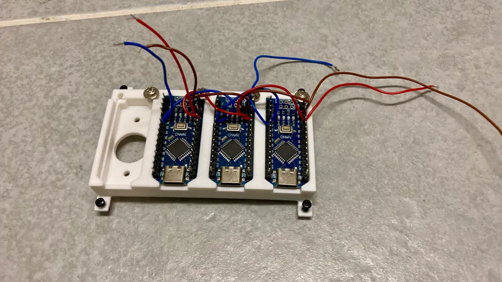 Arduino Nano holder for four Arduinos Remezclado por Tom - MakerWorld Arduino Nano holder for four Arduinos Remezclado por Tom - MakerWorld