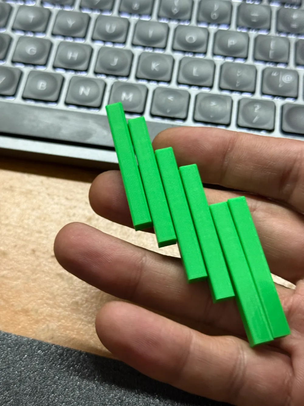 Flick Extend Fidget Toy - Print In Place - Free 3D Print Model - MakerWorld