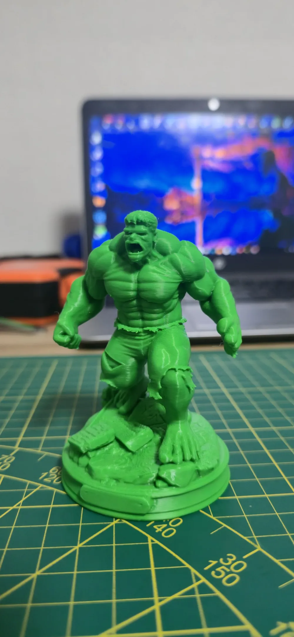 Titan d'émeraude - Modèle d'Impression 3D Gratuit - MakerWorld