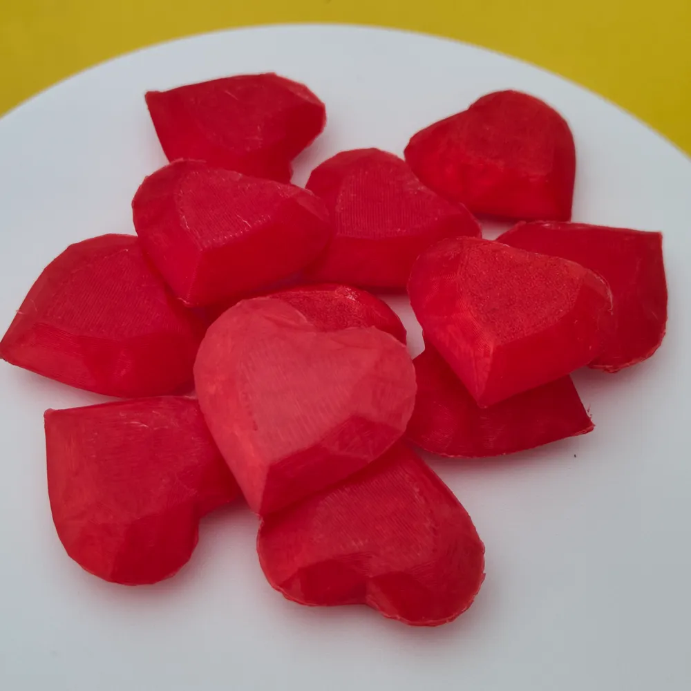 A handful of love(Low poly hearts) by 小嗷嗷熊 - MakerWorld