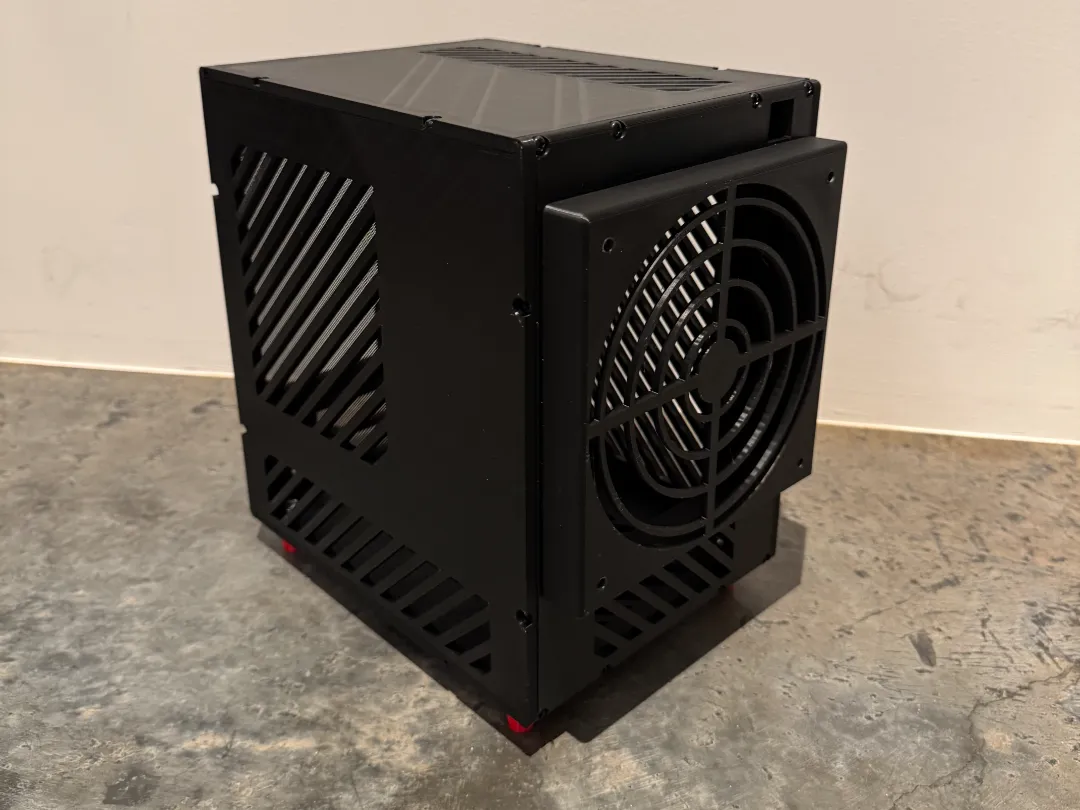 7.5L Mini ITXケース、ATX PSU搭載 (ライザー不要) リミックス by Thud MakerWorld：無料3Dモデルをダウンロード