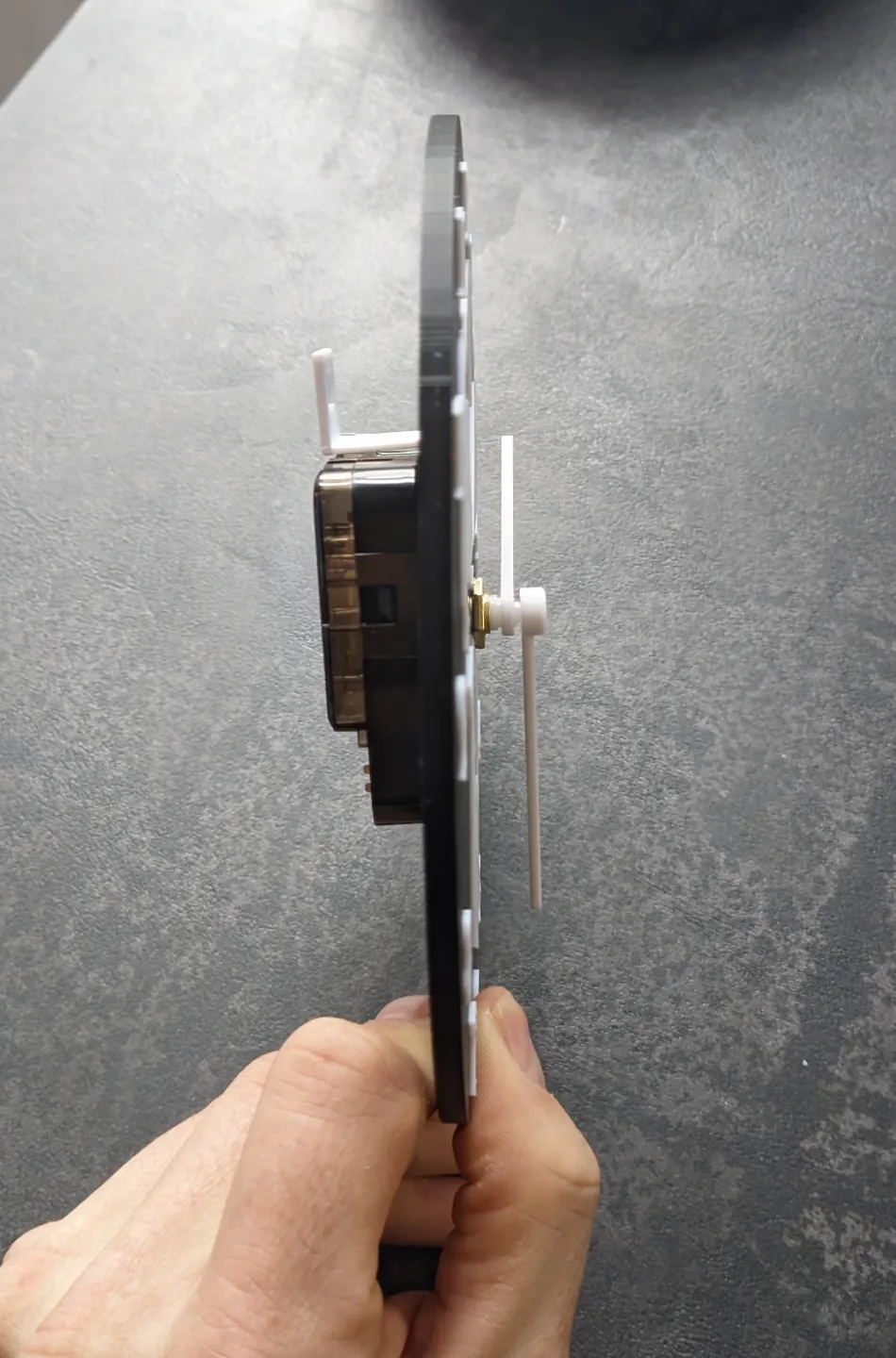 Horloge murale Rotterdam Terror Corps par Filamentos MakerWorld : Téléchargez des Modèles 3D ...