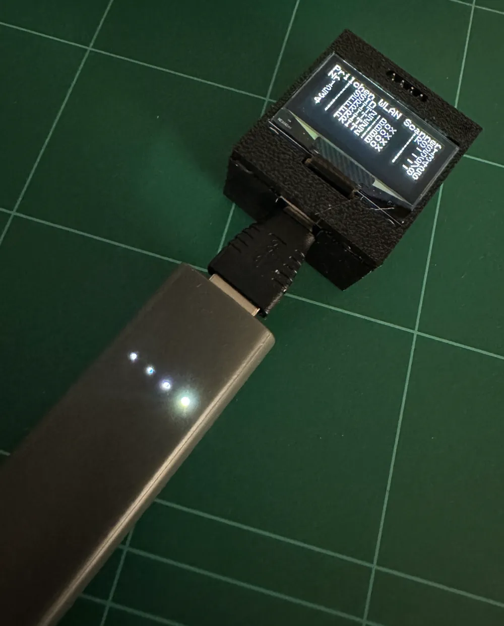 ESP32-S2 Mini & 1.3 Zoll OLED Display Case by Prilchen.de MakerWorld ...