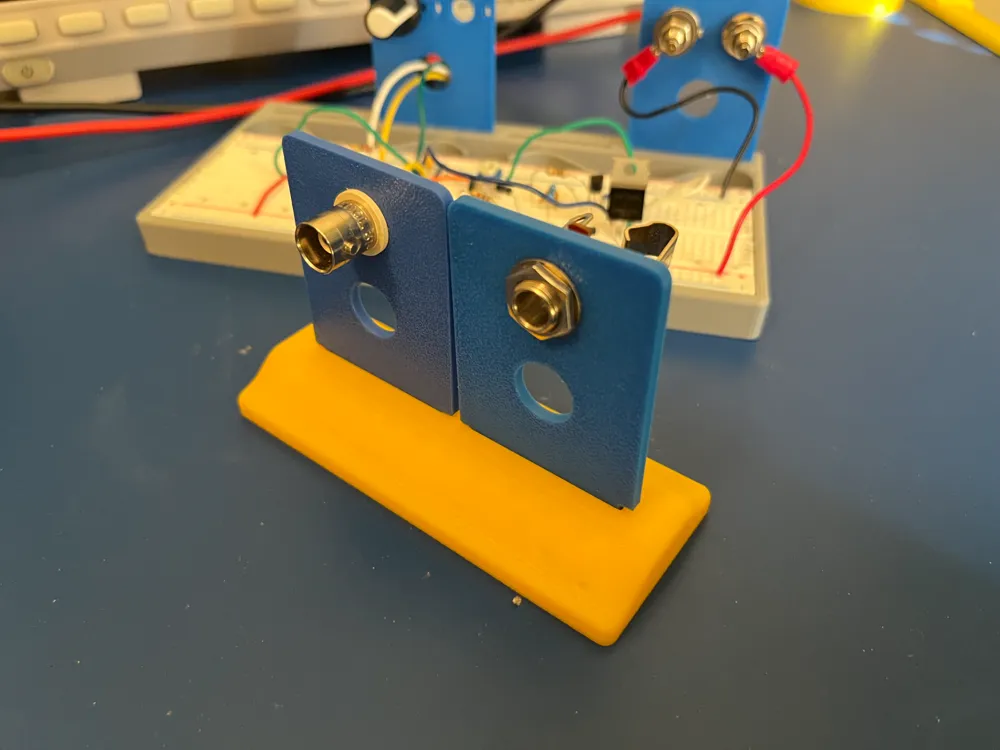 Breadboard Assistant by 3dEd - MakerWorld