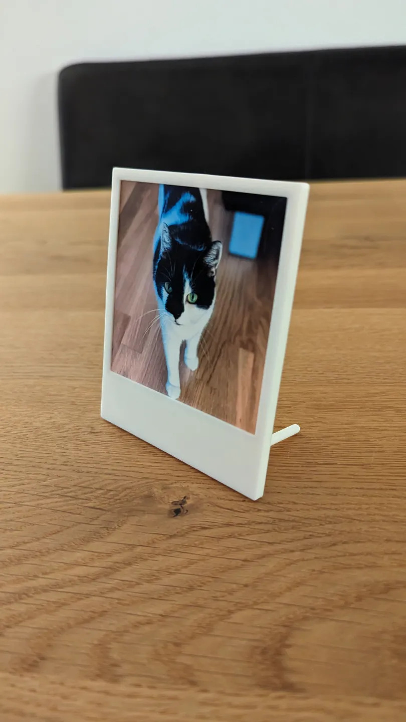 Instant Pic - Picture Frame (Magnetic / Stand) by Benjamin Kott ...