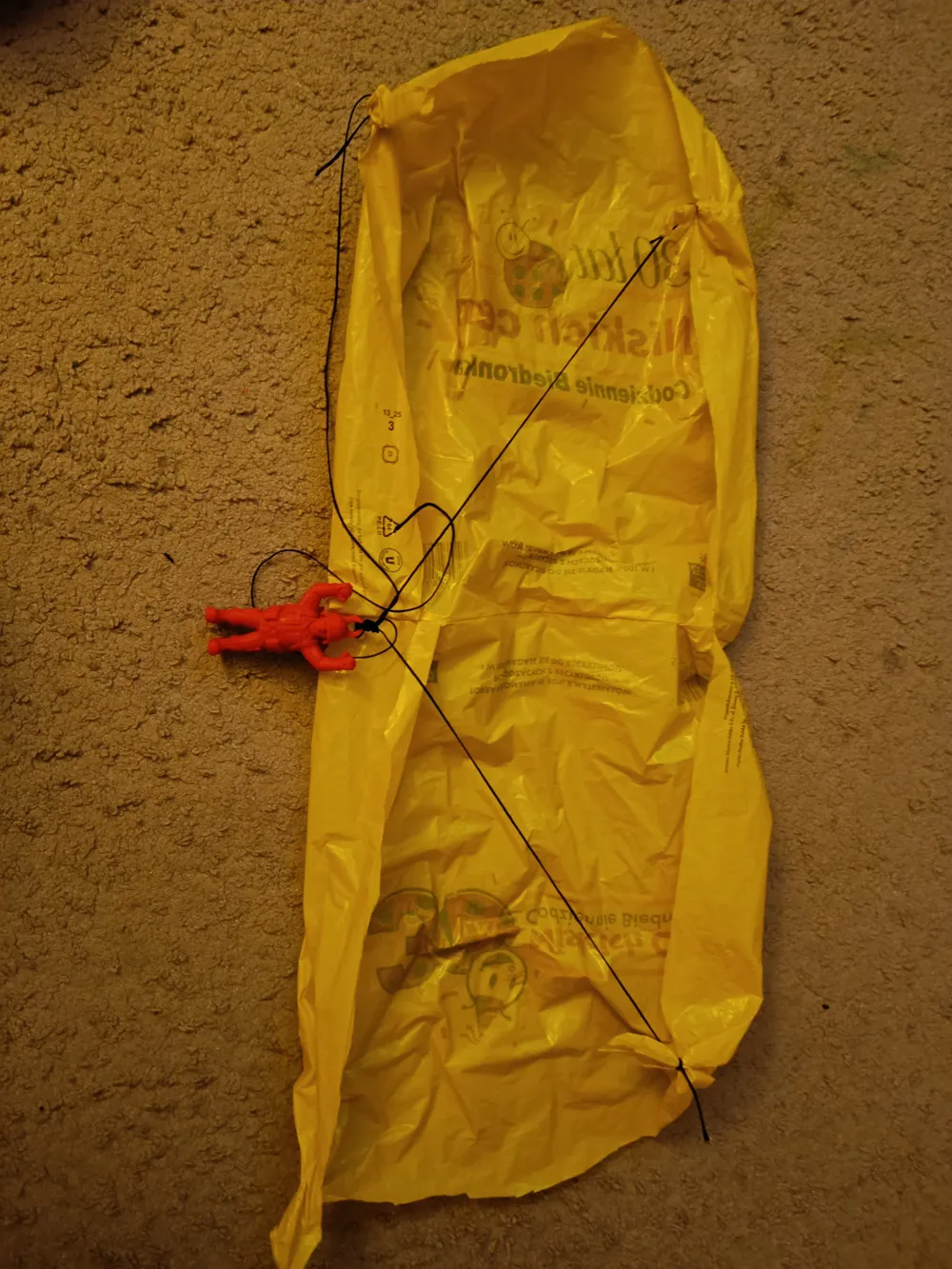 Parachutist soldier plastic toy - Free 3D Print Model - MakerWorld