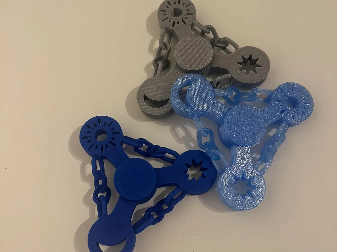 Fidget spinner with chains - Free 3D Print Model - MakerWorld