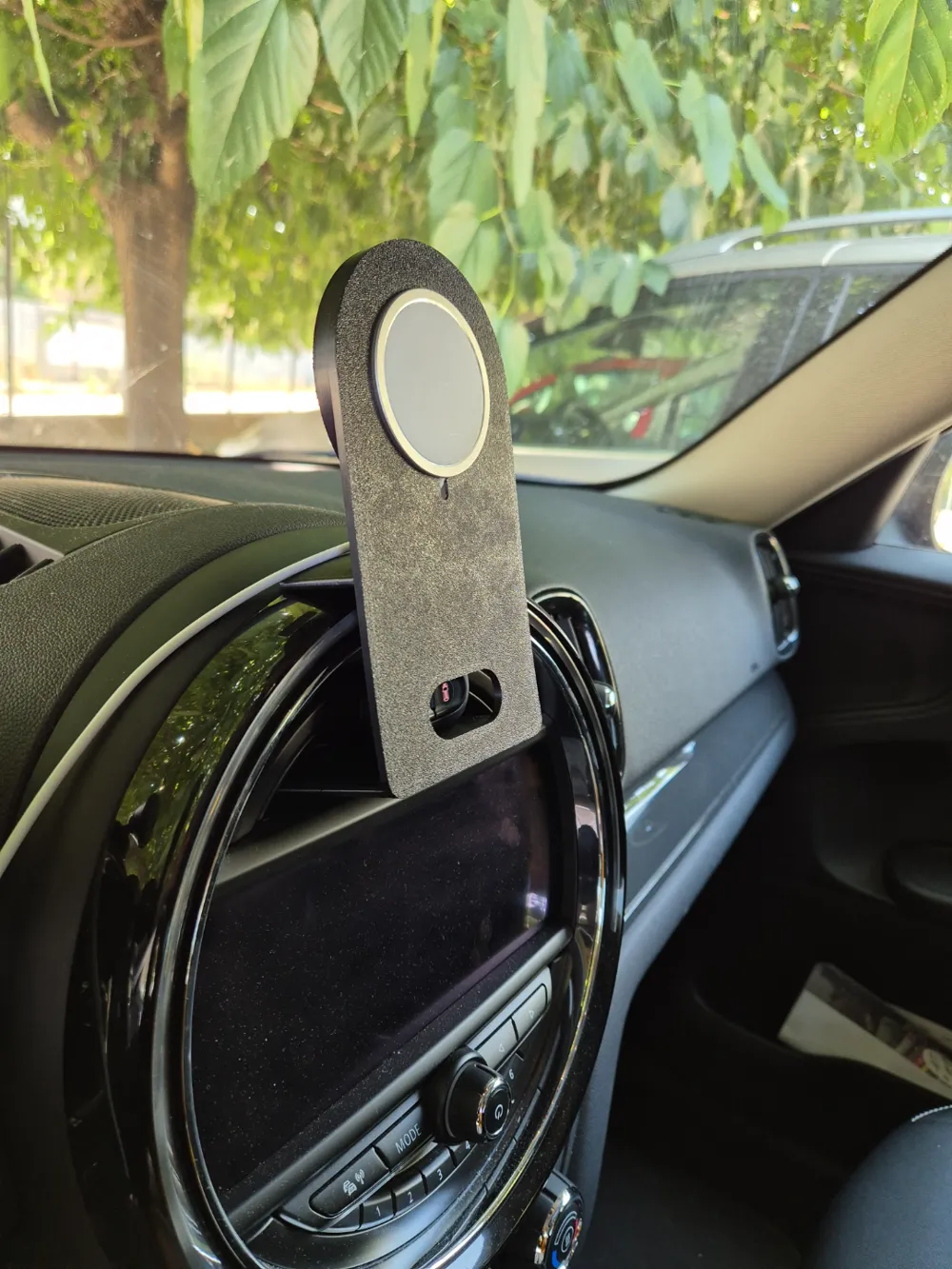 Magsafe Car Holder Mini Countryman by Step121 - MakerWorld