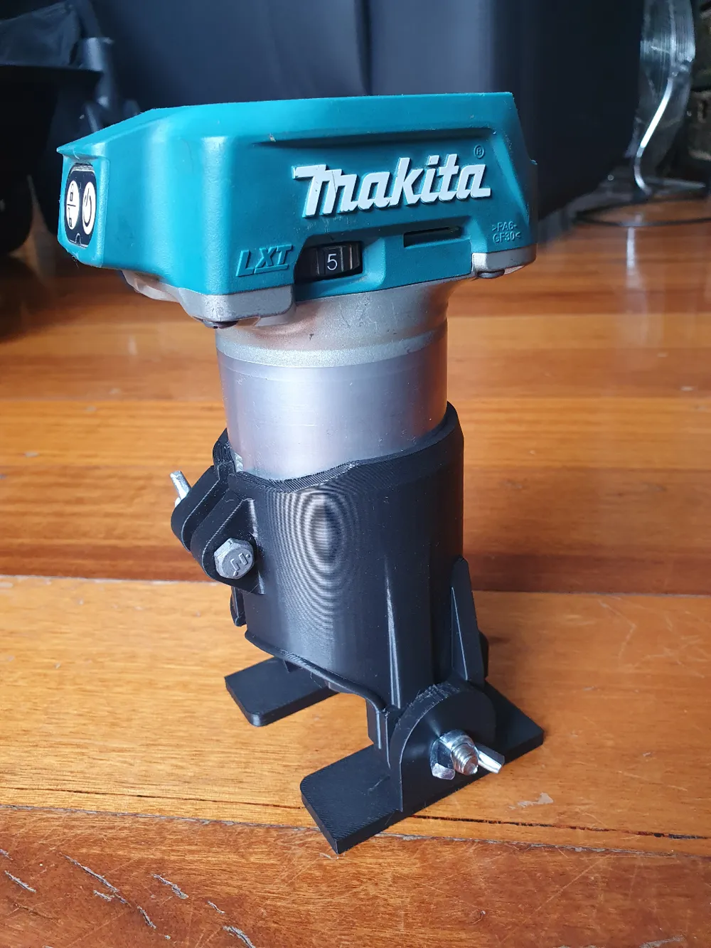 Makita Tilt Base for 65mm Routers Remixed by Le_Dave - MakerWorld