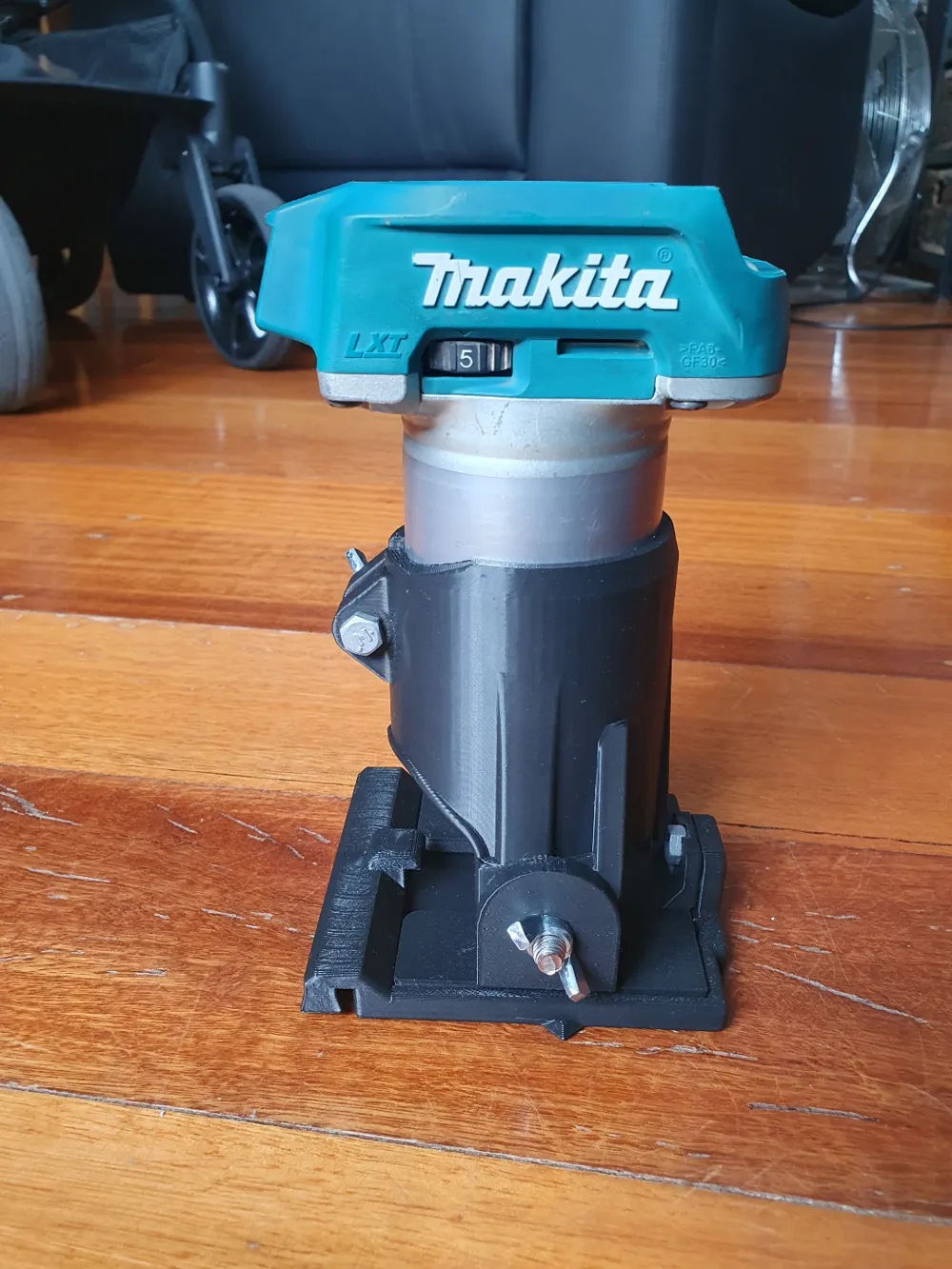 Makita Tilt Base for 65mm Routers Remixed by Le_Dave - MakerWorld
