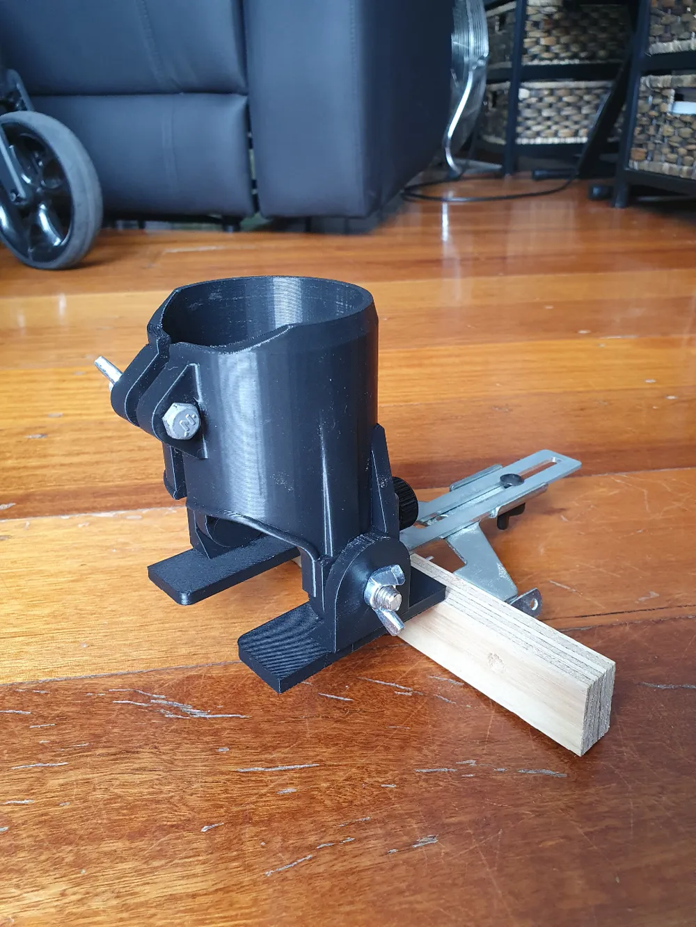Makita Tilt Base for 65mm Routers Remixed by Le_Dave - MakerWorld